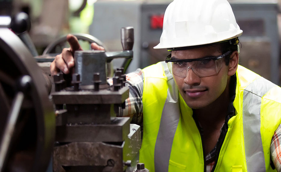 Online Manual Machinist with VR Training (VR Headset v3 Included) from Excelsior University